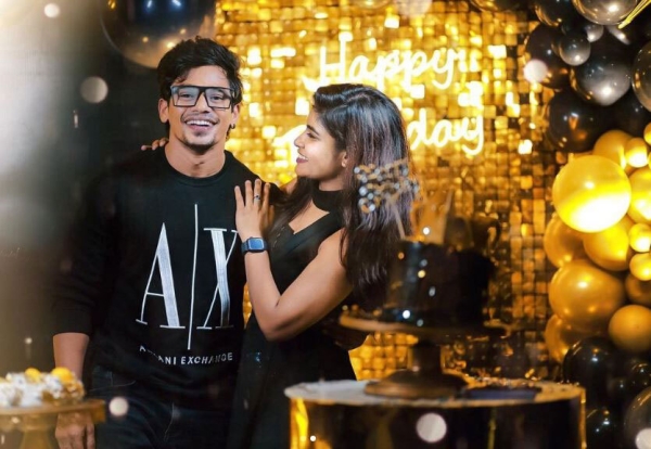 Swetha Naidu: శ్వేతా నాయుడు అందాల ఆరబోత.. అమాంతం షర్ట్ విప్పేసి మరీ ...