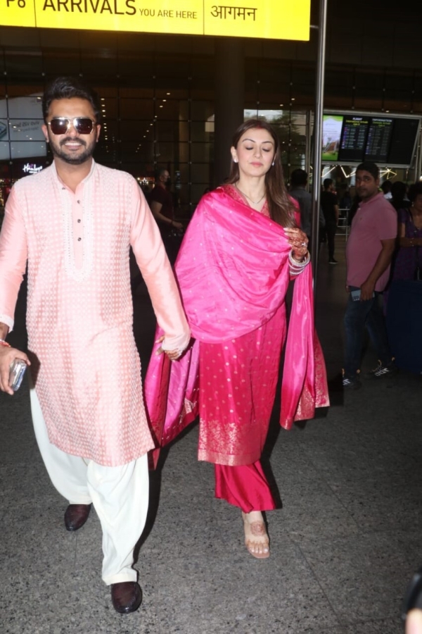 Hansika Motwani With Her Husband Sohael Kathuriya Hand In Hand Spotted ...