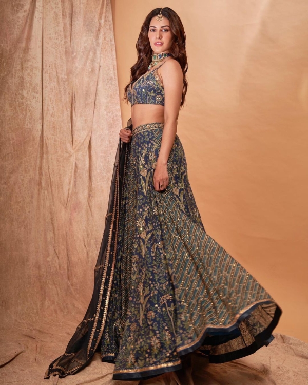 PHOTOS: ரியலான கடல் கன்னியாகவே மாறிய அமைரா தஸ்தூரின் பிகினி பிக்ஸ் ...