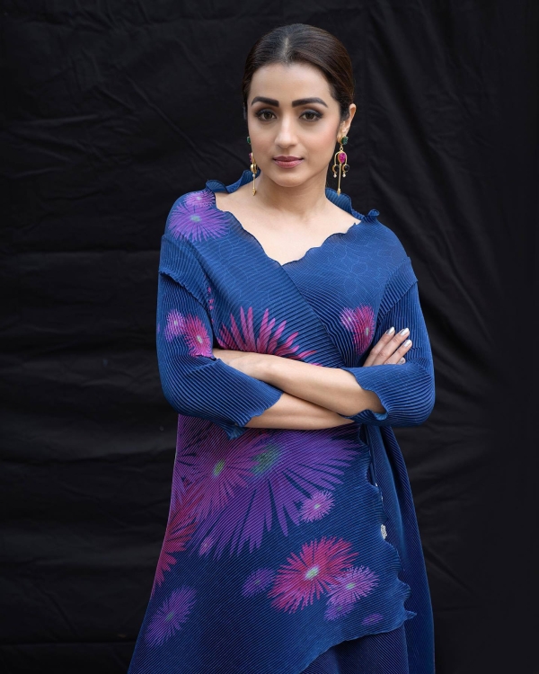 PHOTOS: அந்த நெஞ்சில் குடியிருக்கும் டாட்டூ தெரிய போஸ் கொடுத்த ராங்கி ...