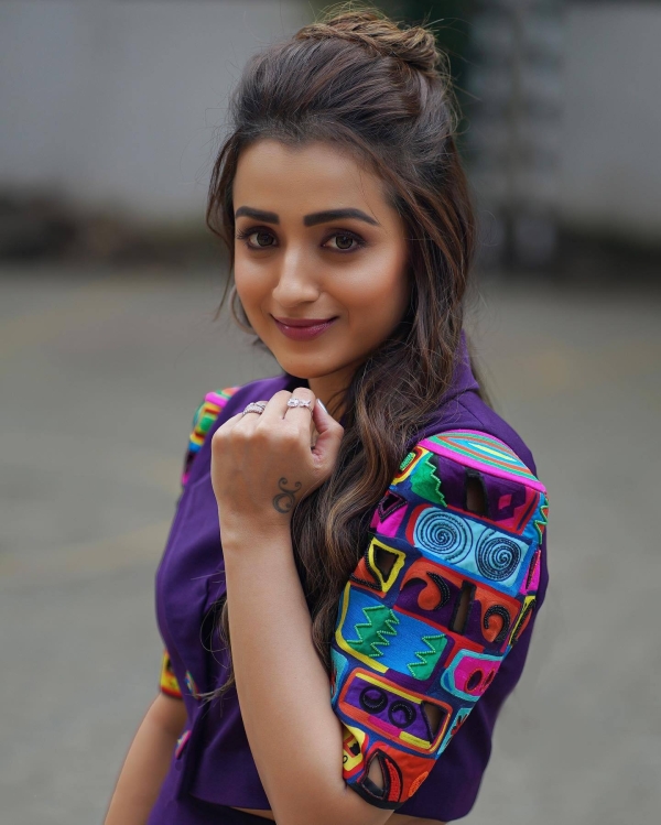 PHOTOS: அந்த நெஞ்சில் குடியிருக்கும் டாட்டூ தெரிய போஸ் கொடுத்த ராங்கி ...