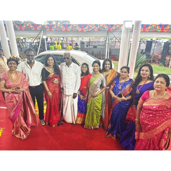 சொந்த ஊரில் குடும்பத்தினருடன் ஒரு விசிட்..ரம்யா பாண்டியனின் கலக்கல் ...