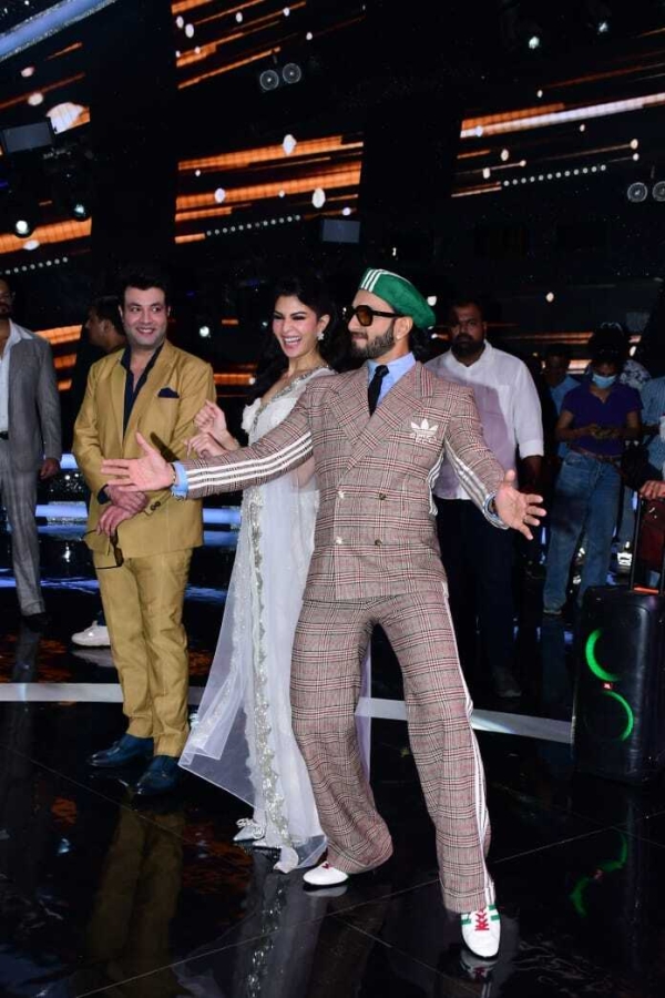 Ranveer Singh, Pooja Hegde, Jacqueline Fernandez & Rohit Shetty Promote ...