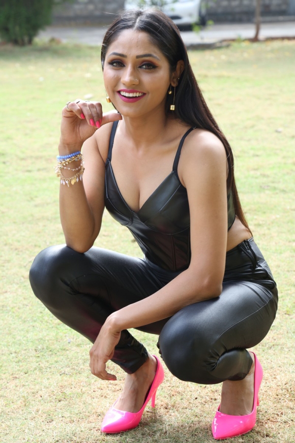 Shweta Sharma Photos: Latest HD Images, Pictures, Stills & Pics - FilmiBeat