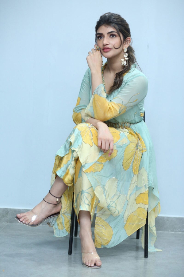 Sreeleela Photos [HD]: Latest Images, Pictures, Stills of Sreeleela ...