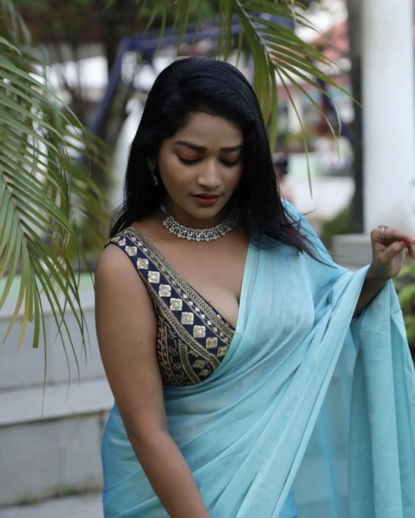 ಸೀರೆಯಲ್ಲಿ ಲಾವಣ್ಯ ಮನಿಕಂ ಒನಪು ವೈಯ್ಯಾರ | Actress Lavanya Manickam Hot And ...