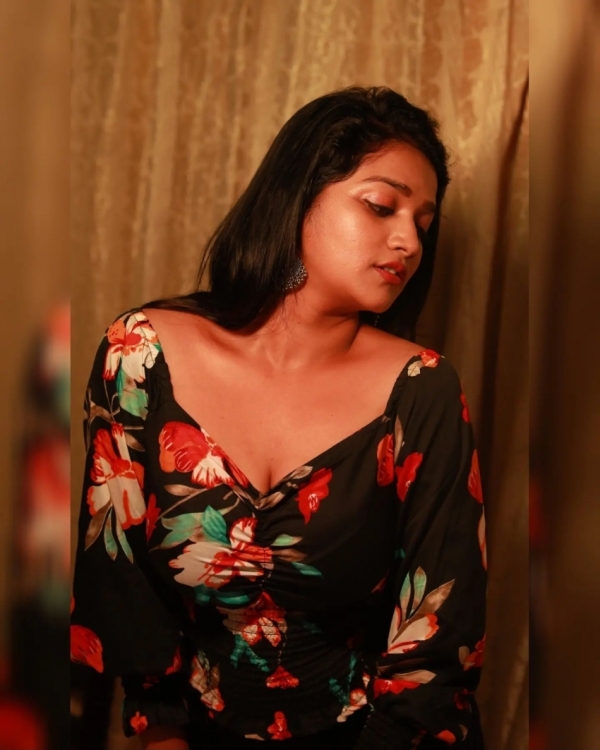 ಸೀರೆಯಲ್ಲಿ ಲಾವಣ್ಯ ಮನಿಕಂ ಒನಪು ವೈಯ್ಯಾರ | Actress Lavanya Manickam Hot And Sizzling Photos ...
