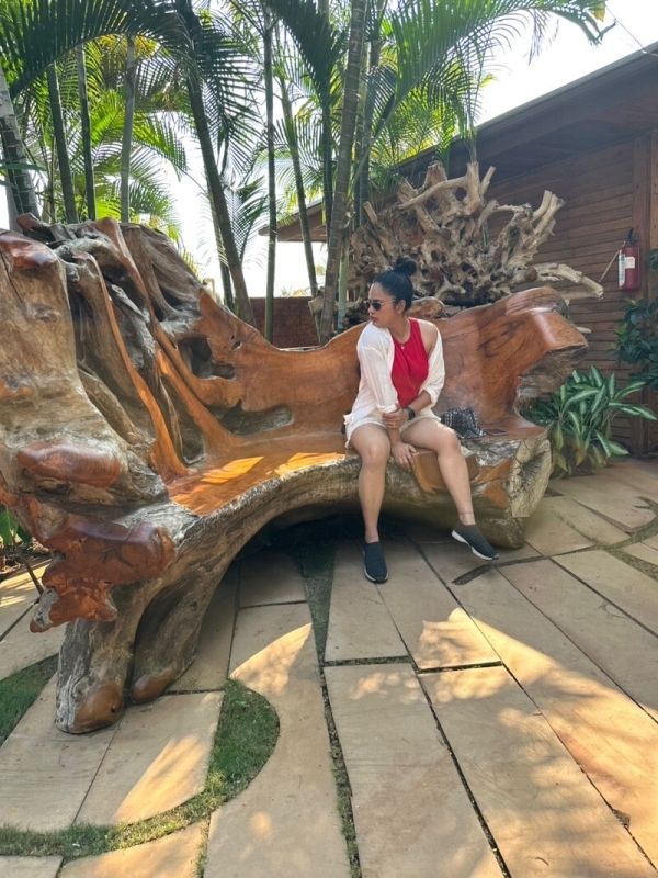 என்ன குமுதா இதெல்லாம்.. கவர்ச்சி உடையில் ஸ்டரக்சரை காட்டும் நந்திதா ...