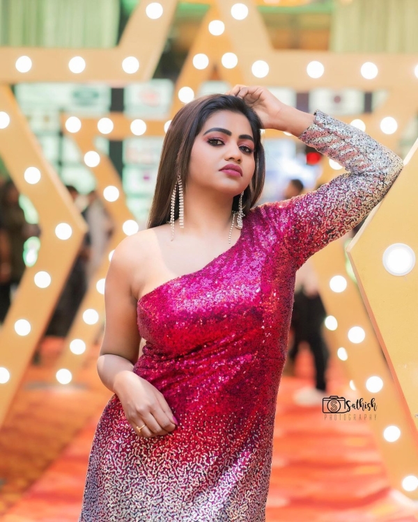 வாரிசு.. துணிவு பார்த்தது போதும்.. கொஞ்சம் என்னையும் பாருங்க..ஷாலு ...