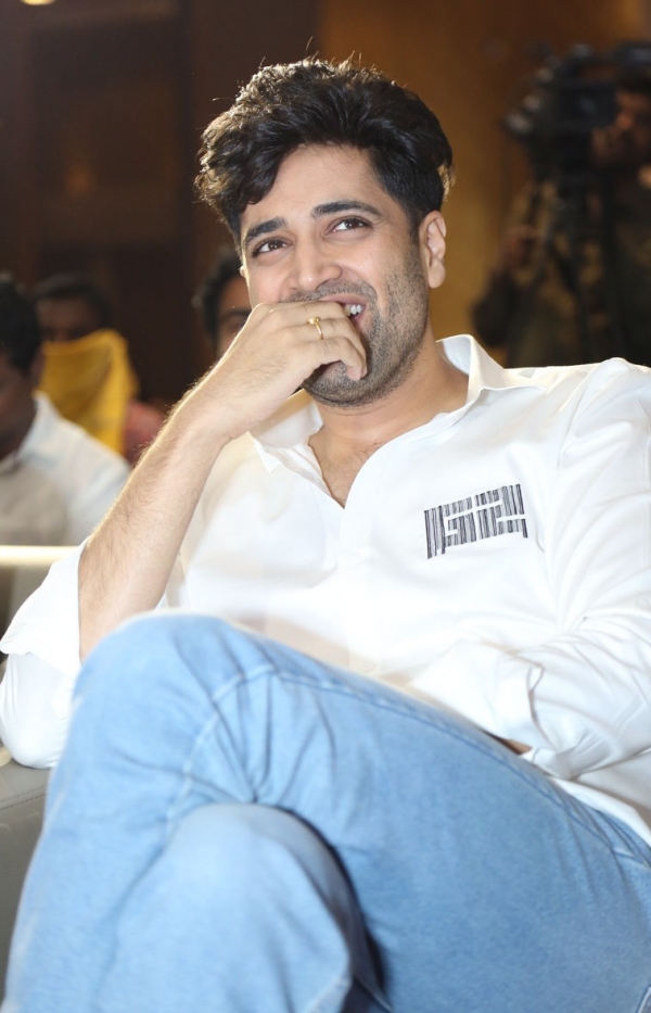 Adivi Sesh Photos: Latest HD Images, Pictures, Stills & Pics - FilmiBeat