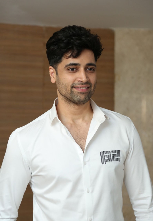 Adivi Sesh Photos: Latest HD Images, Pictures, Stills & Pics - FilmiBeat