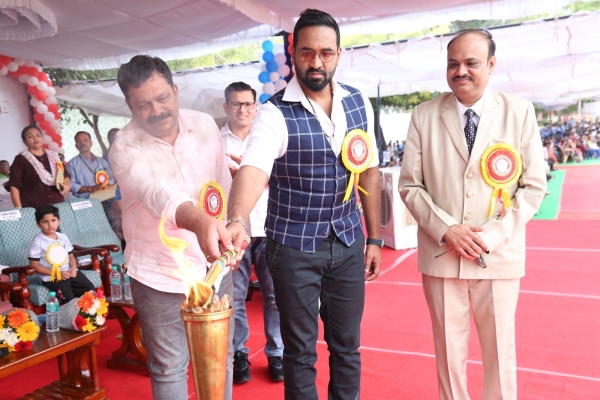 Mohan Babu University ని చూస్తే మైండ్ బ్లాంక్.. ఆ రేంజ్లో వేడుకలు ... Mohan Babu University ని చూస్తే మైండ్ బ్లాంక్.. ఆ రేంజ్లో వేడుకలు ...