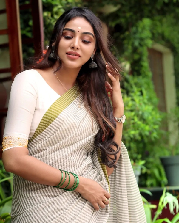 PHOTOS: சொட்டச் சொட்ட நனையுது தாஜ்மகால்.. யாருப்பா இவங்க.. இன்ஸ்டாவை மிரட்டும் ஆராத்யா ஆன் ...