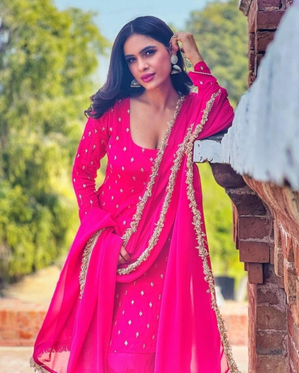 Neha Malik Photos [HD]: Latest Images, Pictures, Stills of Neha Malik ...