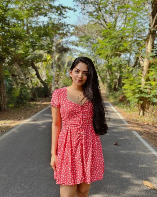PHOTOS: அழகிய லைலா லுக்கில் அஹானா கிருஷ்ணாவின் அசத்தல் போட்டோ ஷூட் ...