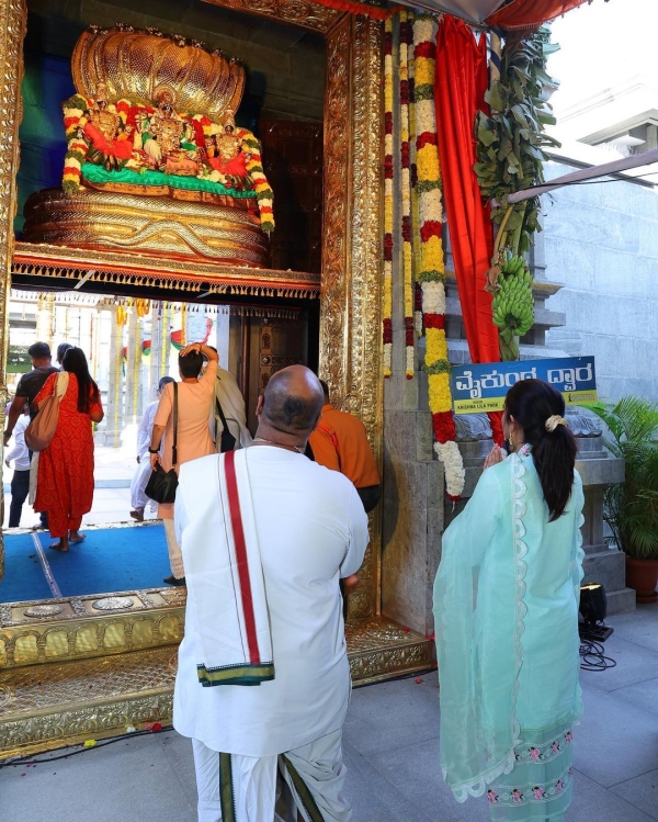 PHOTOS: இதுல யாரு குழந்தைன்னே தெரியலையே.. மகளுடன் பிரெட்டியாக இருக்கும் ...