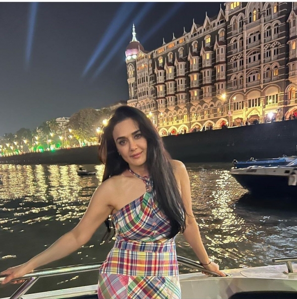 Priety Zinta: ఒకప్పటి సొట్టబుగ్గుల సుందరి స్టన్నింగ్ ఫొటోస్.. 47లో ...