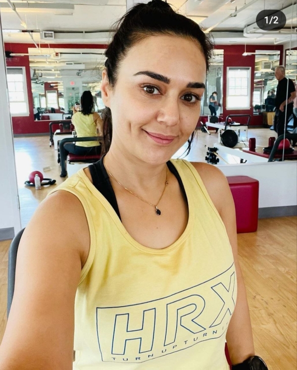 Priety Zinta: ఒకప్పటి సొట్టబుగ్గుల సుందరి స్టన్నింగ్ ఫొటోస్.. 47లో ...