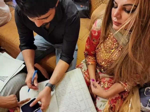 Rakhi Sawant Gets Married To Adil Durrani and Changes Her Name To Fatima