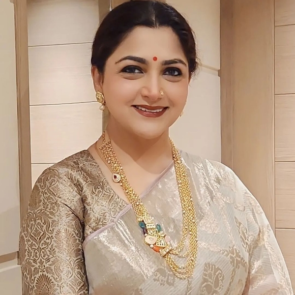 வெளிநாட்டில் குடும்பத்துடன் சுற்றுலா.. ஒரு மகள் மிஸ்ஸிங்.. குஷ்பூ சொன்ன ...