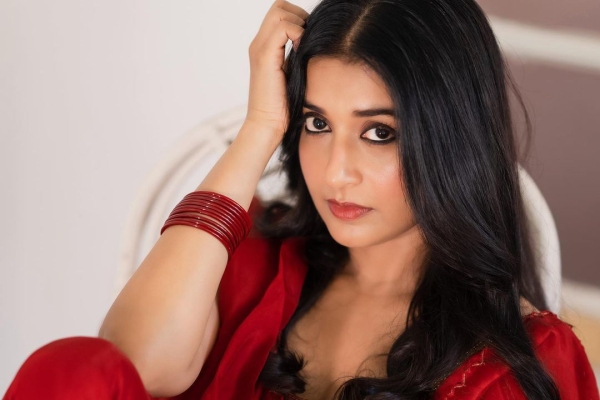 PHOTOS : ஒருதல காதல தந்த.. இந்த தருதல மனசுக்குள் வந்த.. மீரா ஜாஸ்மினின் ...