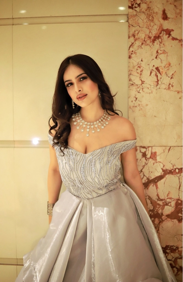 PHOTOS: எக்குதப்பா கவர்ச்சி காட்டும் நேஹா மாலிக்.. சுண்டியிழுக்கும் ...