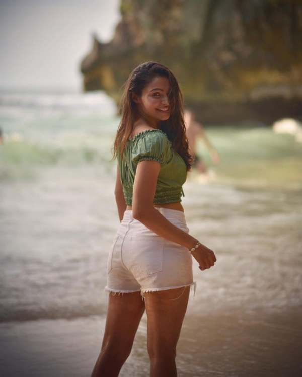 PHOTOS: இனிமே இப்படித்தான்.. தம்மாத்துண்டு குட்டி டவுசரில் கிக்கேற்றும் ...