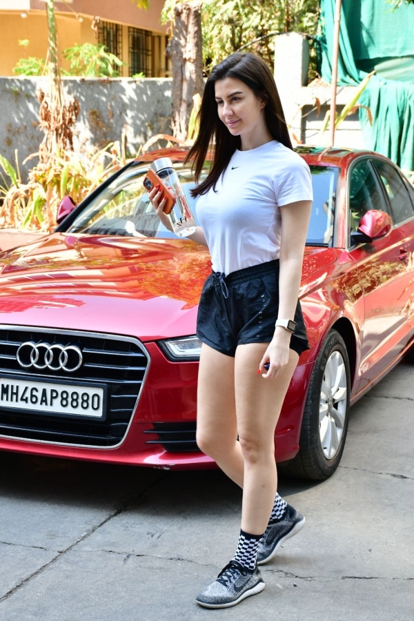 Arbaaz Khan’s GF Giorgia Andriani Shows How To Stun In Simple ...