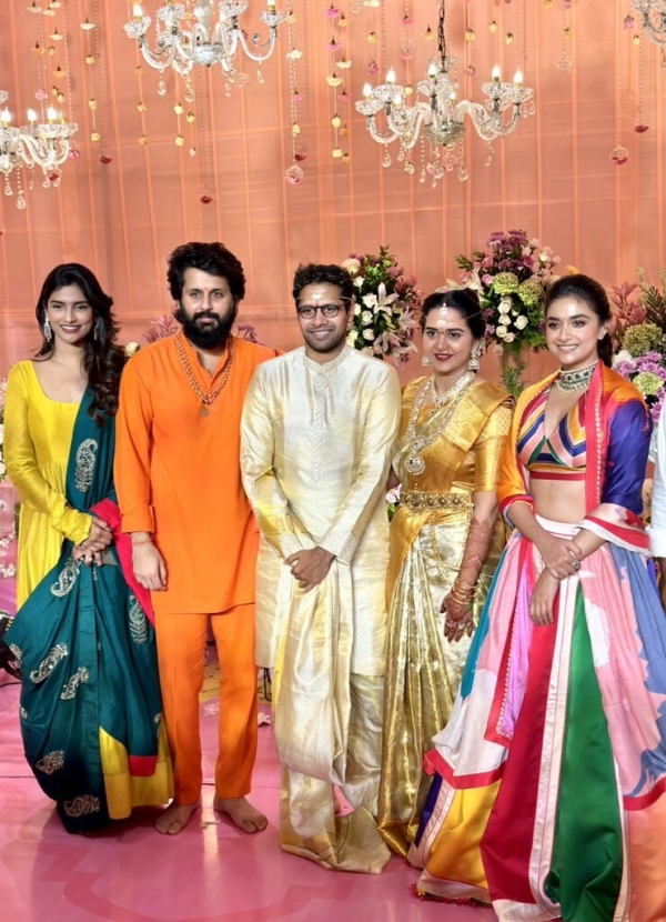Venky Atluri weds Pooja.. వెంకీ అట్లూరి పెళ్లిలో మెరిసిన కీర్తీ సురేష్ ...