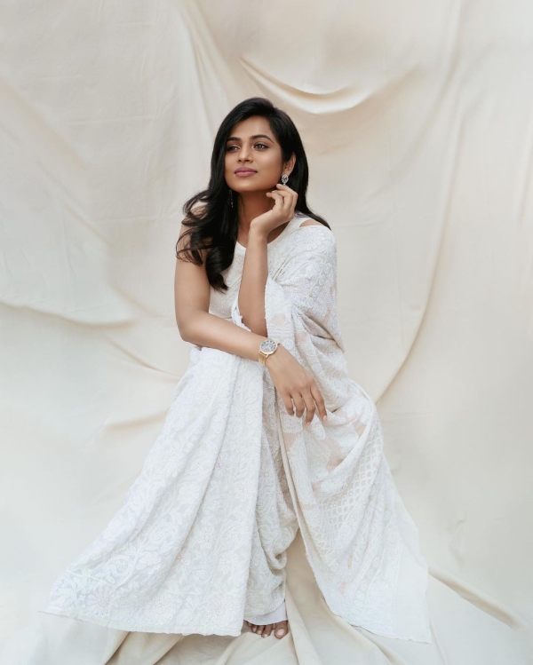 PHOTOS: பார்த்தாலே பத்திக்குமே.. இடுப்பு மடிப்பு ரம்யா பாண்டியனின் ஹாட் கிளிக்ஸ்! | Ramya ...