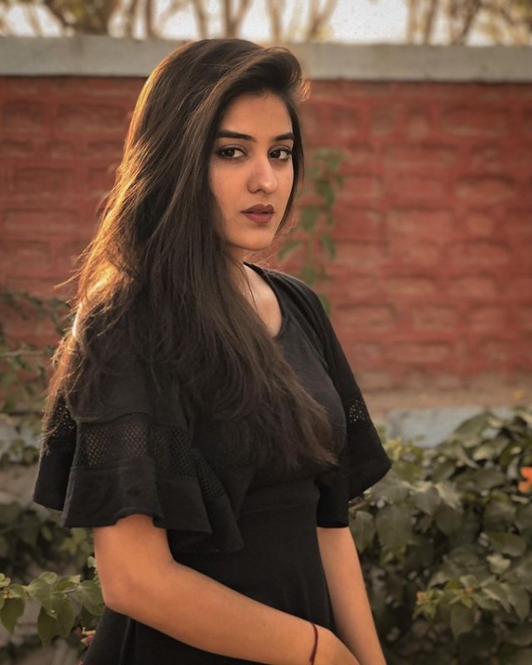 Sakshi Vaidya Photos: Latest HD Images, Pictures, Stills & Pics - FilmiBeat