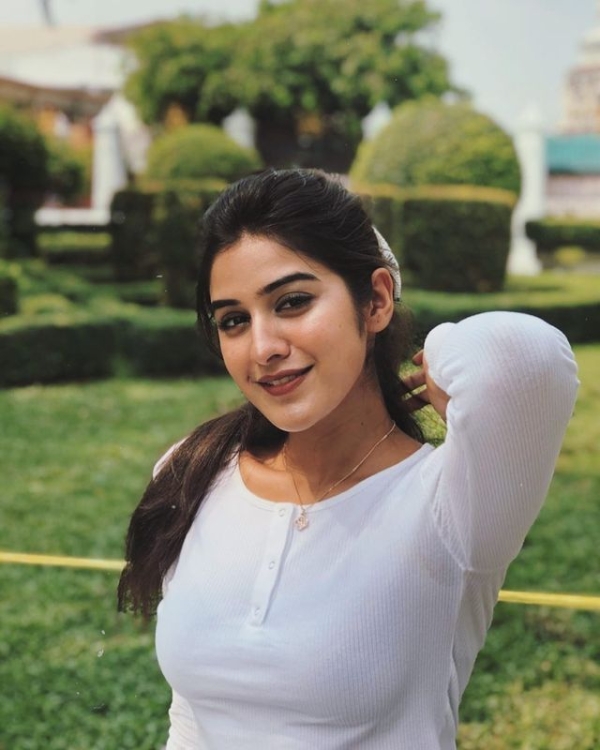 Sakshi Vaidya Photos: Latest HD Images, Pictures, Stills & Pics - FilmiBeat