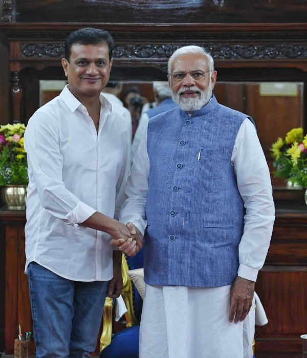 Vijay Kiragandur, Yash And Rishab Shetty, Ashwini Puneeth Rajkumar Meet ...