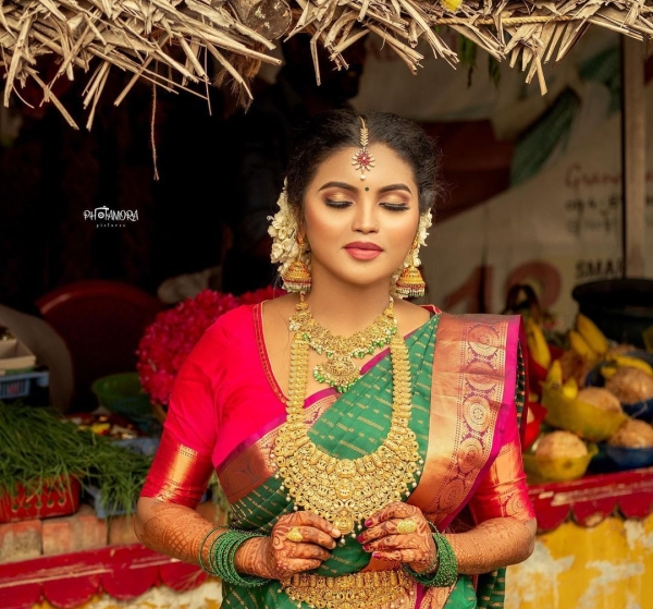 PHOTOS : குத்து விளக்கு சத்தியமா நான் குடும்ப குத்து விளக்கு..டிக்டாக் ...