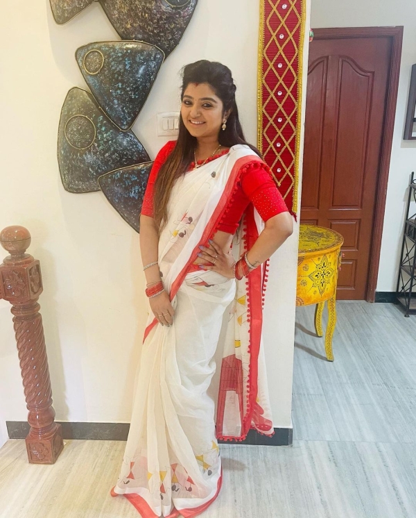 குளுகுளு குற்றாலமாக ரசிகர்களை ஜில் செய்த மகாலட்சுமி.. க்யூட் கிளிக்ஸ் ...