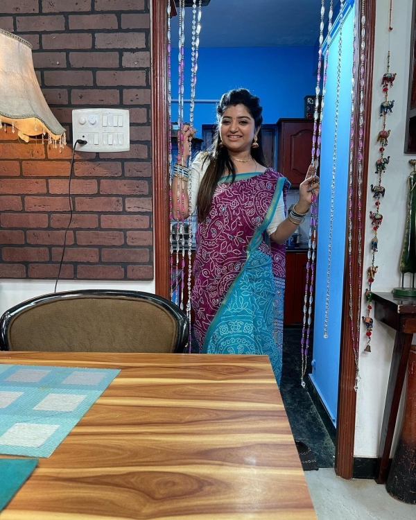 குளுகுளு குற்றாலமாக ரசிகர்களை ஜில் செய்த மகாலட்சுமி.. க்யூட் கிளிக்ஸ் ...