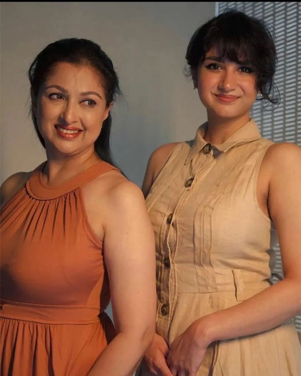 PHOTOS: நம்ம கவுதமியா இது.. மகளுடன் மாடர்ன் உடையில் சும்மா மாஸ் ...