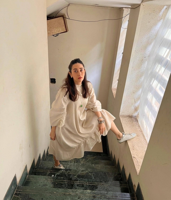 Karishma Kapoor: 48 साल की उम्र में बेहद ही जवान दिखती हैं करिश्मा कपूर ...