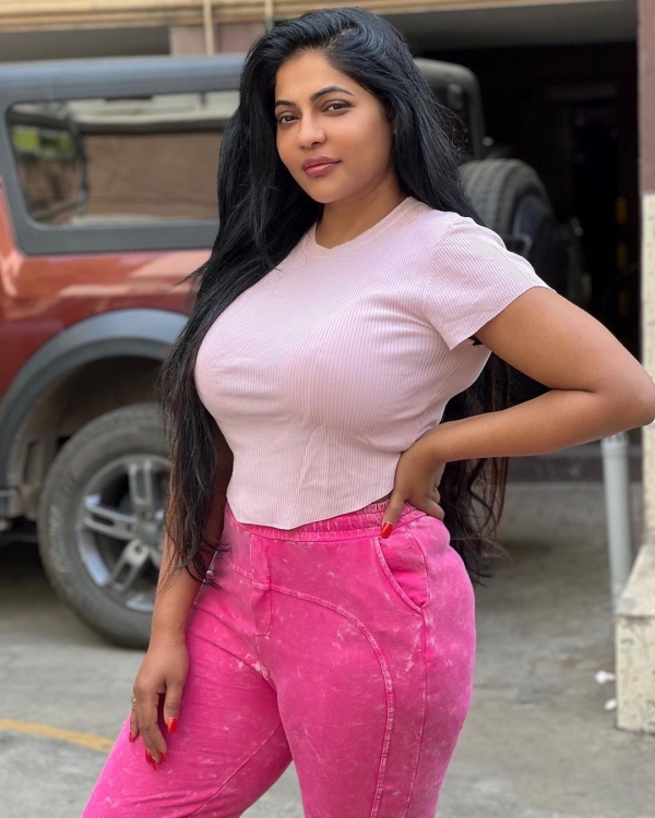 என்னது இது சின்னப்புள்ள மாதிரி கெட்டப்.. ரேஷ்மாவை கலாய்க்கும் ரசிகர்கள்! | Reshma's recent ...