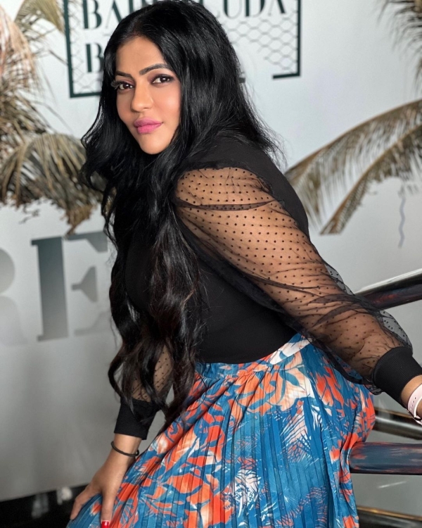 என்னது இது சின்னப்புள்ள மாதிரி கெட்டப்.. ரேஷ்மாவை கலாய்க்கும் ரசிகர்கள் ...