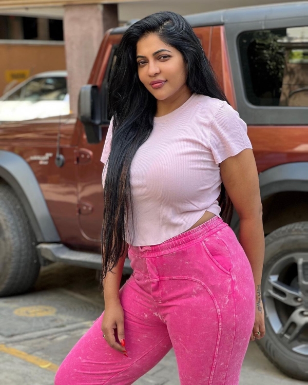 என்னது இது சின்னப்புள்ள மாதிரி கெட்டப்.. ரேஷ்மாவை கலாய்க்கும் ரசிகர்கள்! | Reshma's recent ...