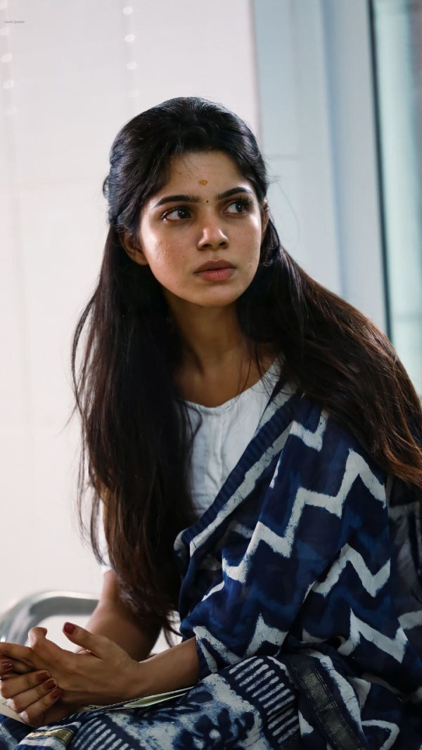 டார்க் சாக்லேட்டுடன் மிக்ஸ் ஆன வெண்ணிலா.. திவ்யபாரதியை வர்ணித்த ரசிகர்கள்! | Actress Divya ...