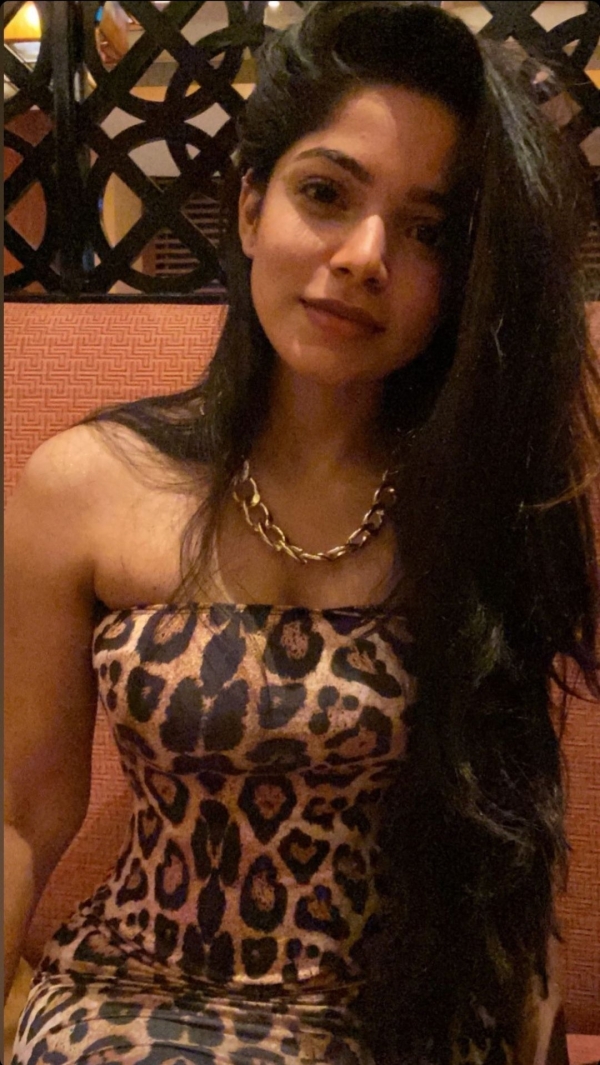 டார்க் சாக்லேட்டுடன் மிக்ஸ் ஆன வெண்ணிலா.. திவ்யபாரதியை வர்ணித்த ரசிகர்கள்! | Actress Divya ...