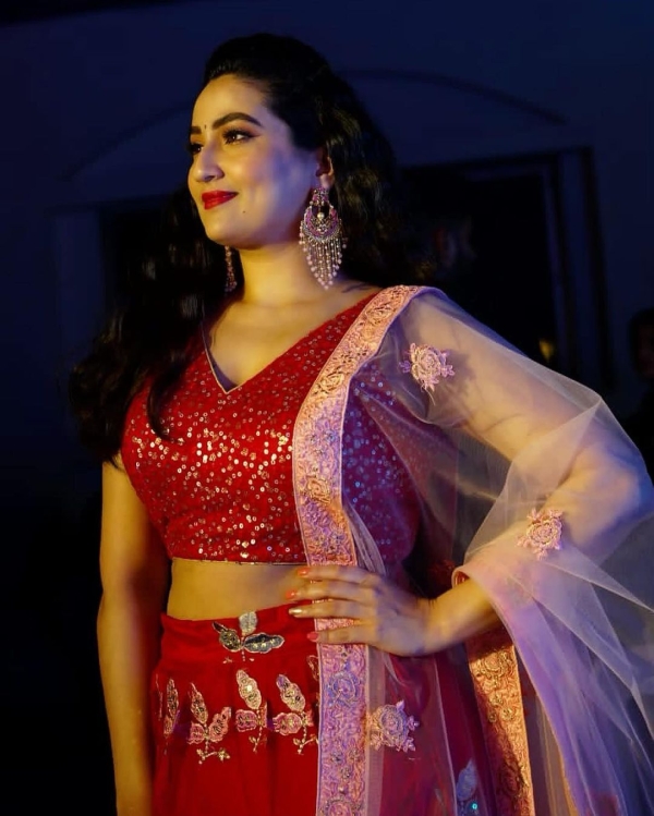 Anchor Manjusha: రోజురోజుకు మరీంత గ్లామర్ డోస్ పెంచుతున్న సీనియర్ ...