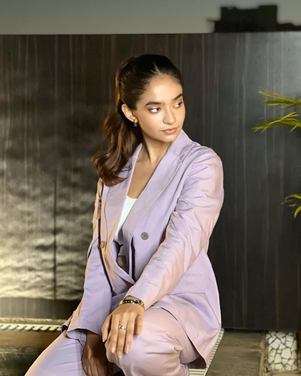 Anushka Sen अनुष्का सेन ने हॉट अदाओं से फैन्स के दिलों पर किया वार तस्वीरों में एक्ट्रेस ने
