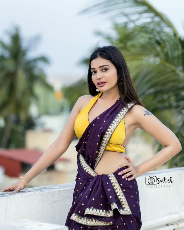 ப்பா.. மஞ்சா ஜாக்கெட்டில் முரட்டு போஸ்.. தர்ஷாவை பார்த்து தகித்துப் போன இணையம்! | Dharsha Gupta ...