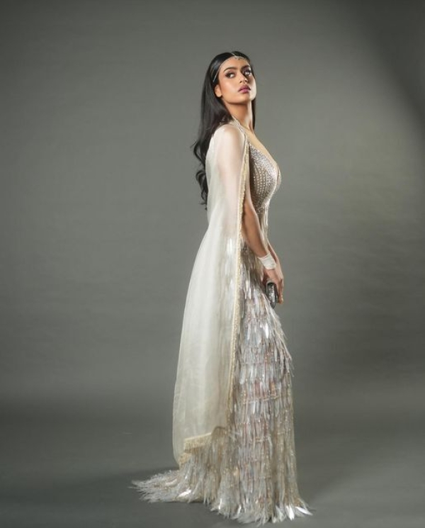 Kajol and Nysa grace the NMACC event in exquisite-looking outfits, pose ...