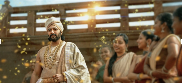 ஒன்றாக துடித்த இரு இதயம் அருண்மொழி வர்மன் வானதி காதல் சொல்லும் புகைப்படங்கள் Lyca Released