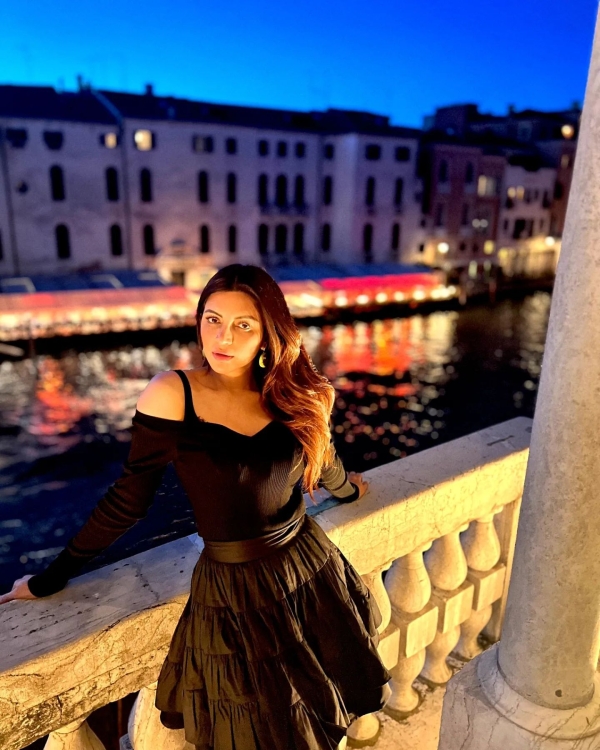 Shama Sikander: शमा सिकंदर ने ब्लैक शॉर्ट ड्रेस में इठलाई अपनी अदाएं ...
