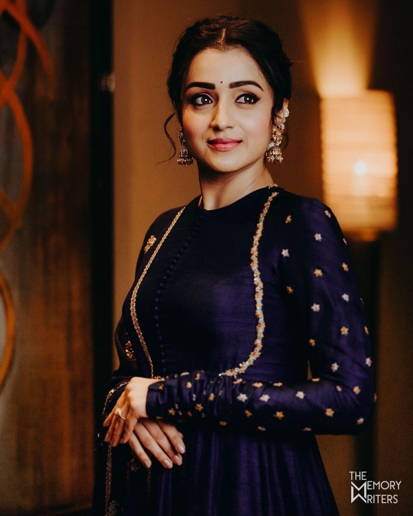 Trisha Krishnan వయసు పెరుగుతున్న తరగని అందం: లేటెస్ట్ ఫోటోస్ లో క్యూట్ ...